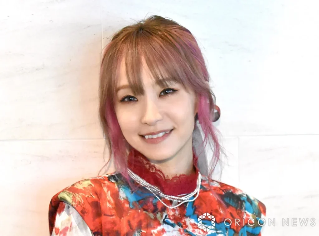 LiSAの年収はどれくらいなのか 音楽・ライブ・CM・YouTubeの収益を詳しく解説 - リクBlog